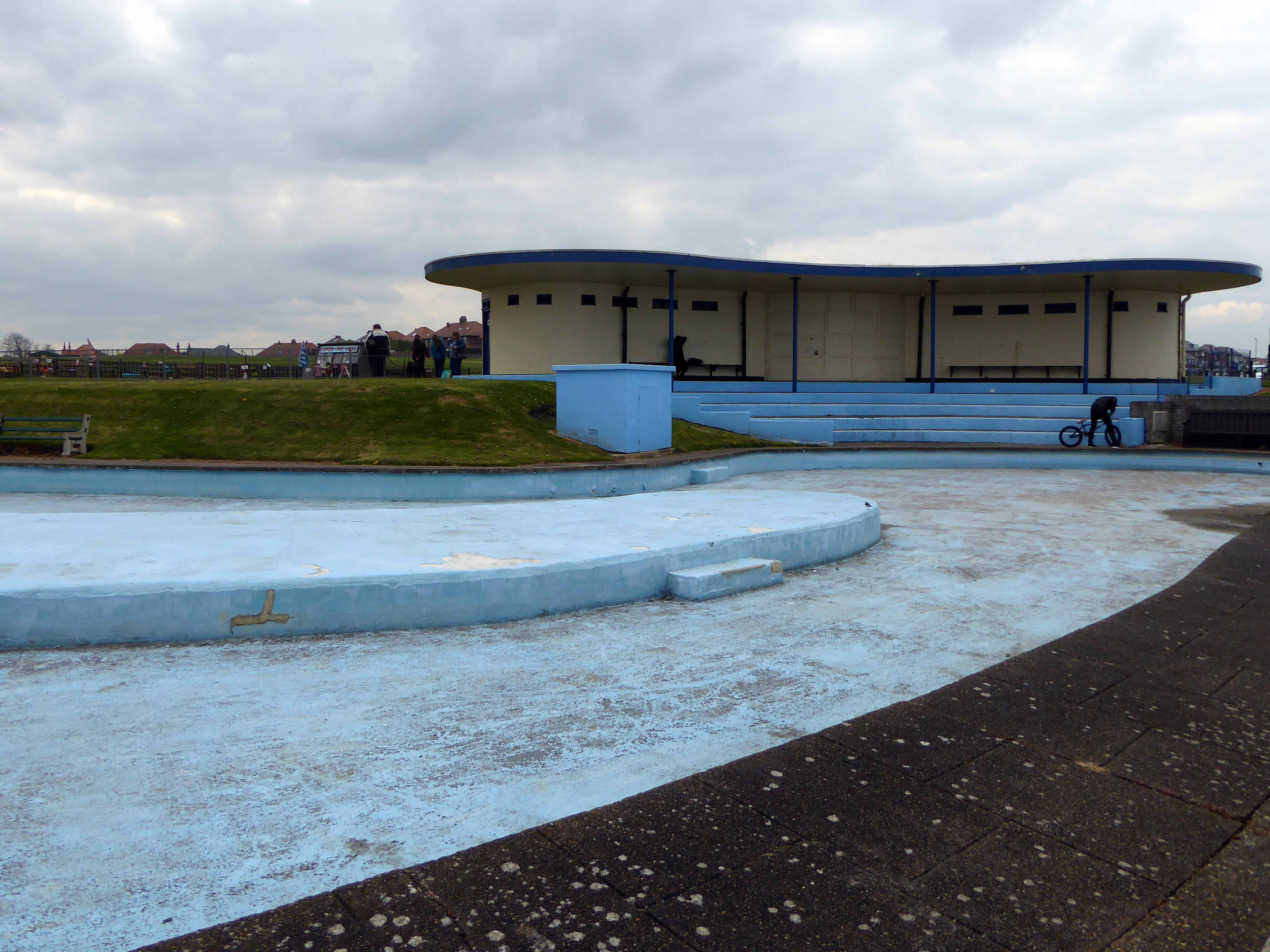 Paddling Pool – Whitby – Modern Mooch