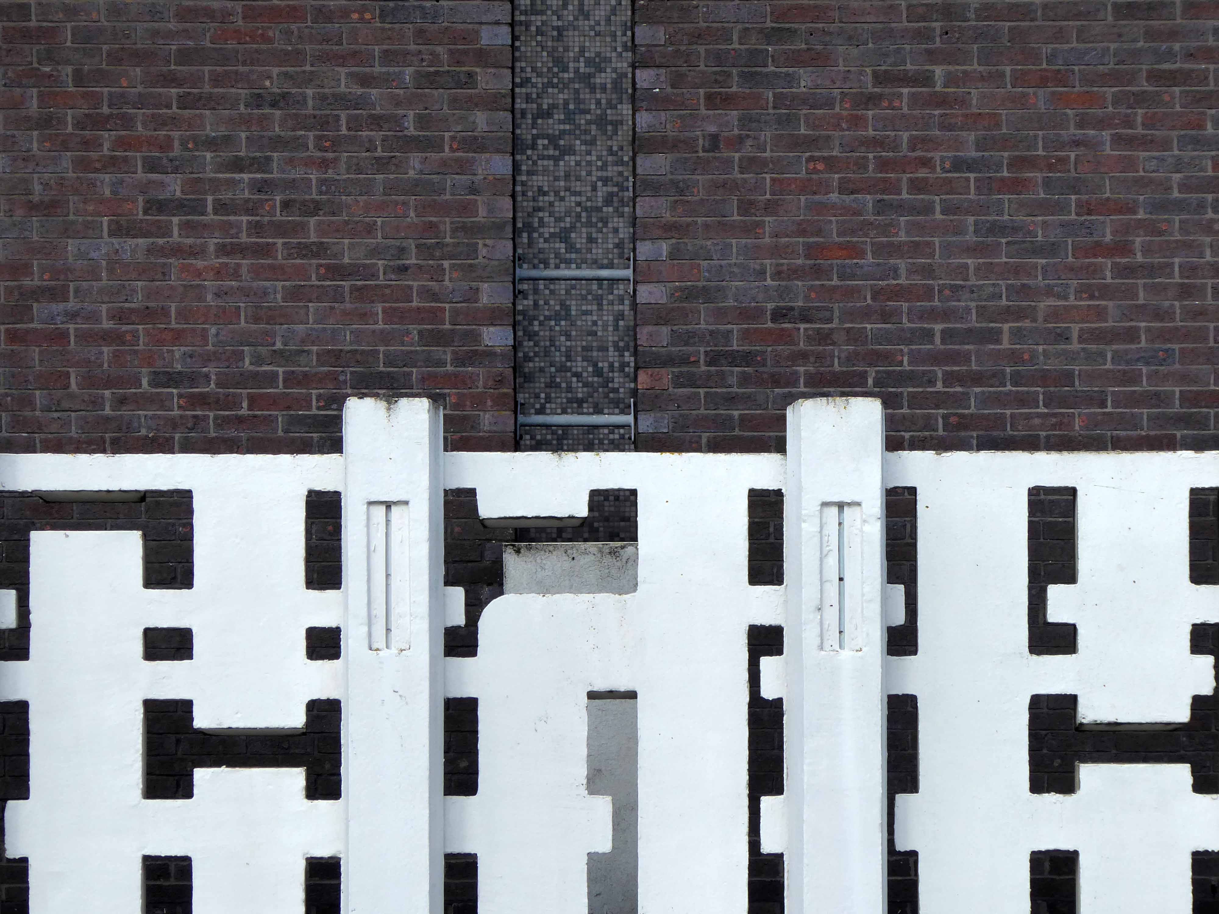 Merseyway – Alan Boyson Screen Wall – Modern Mooch