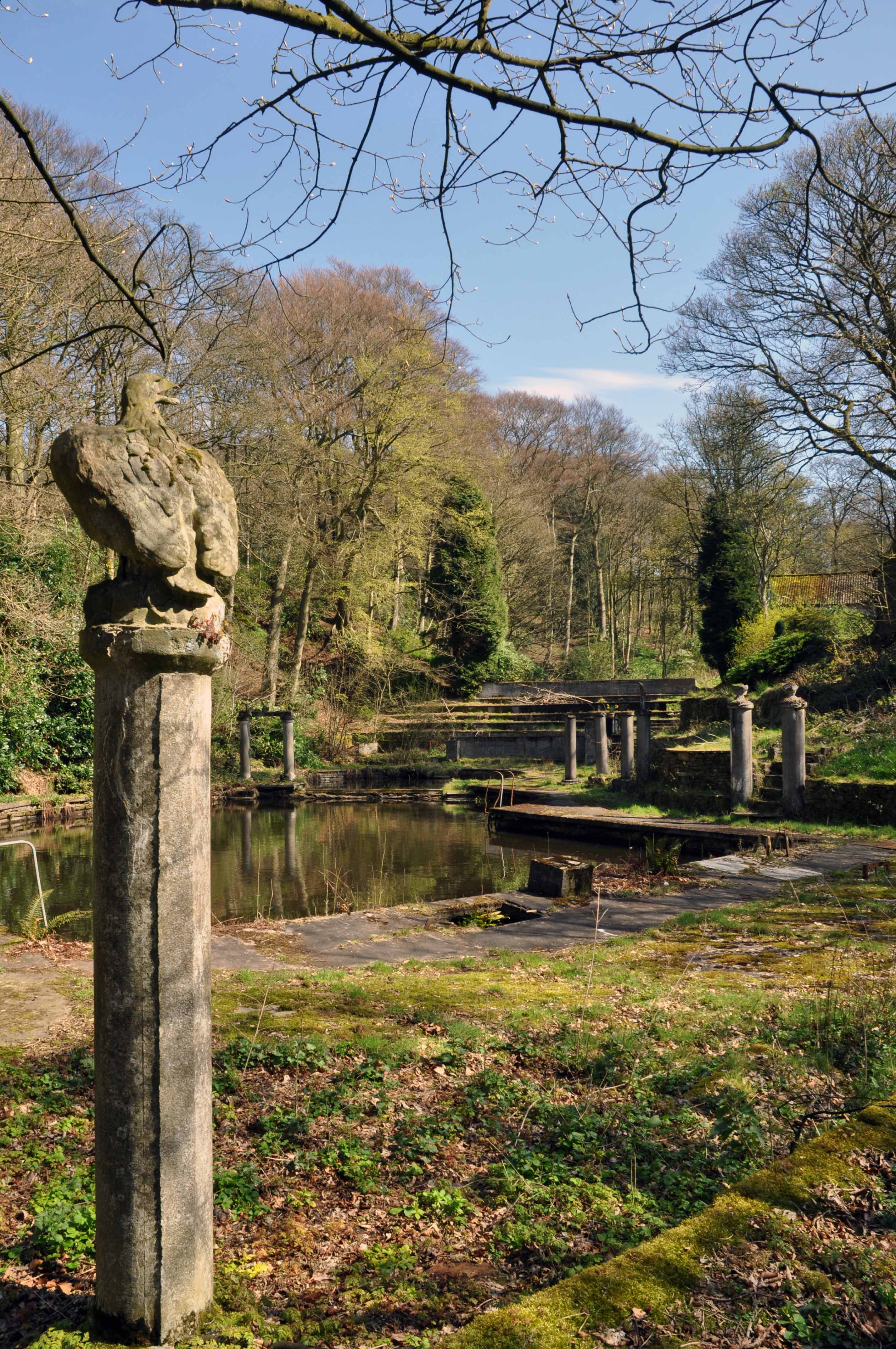 Park Hall Manor Pool – Little Hayfield – Modern Mooch