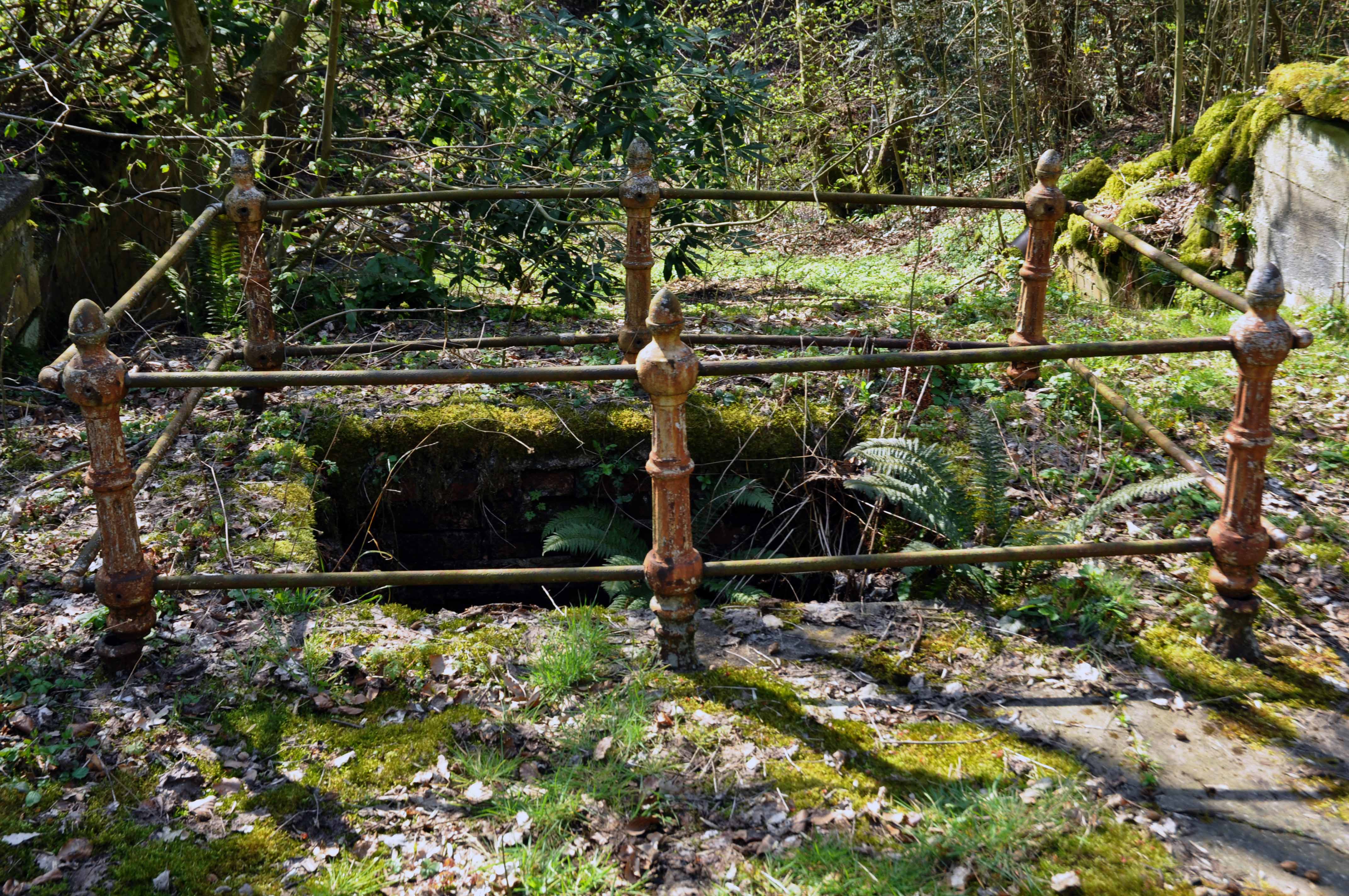 Park Hall Manor Pool – Little Hayfield – Modern Mooch