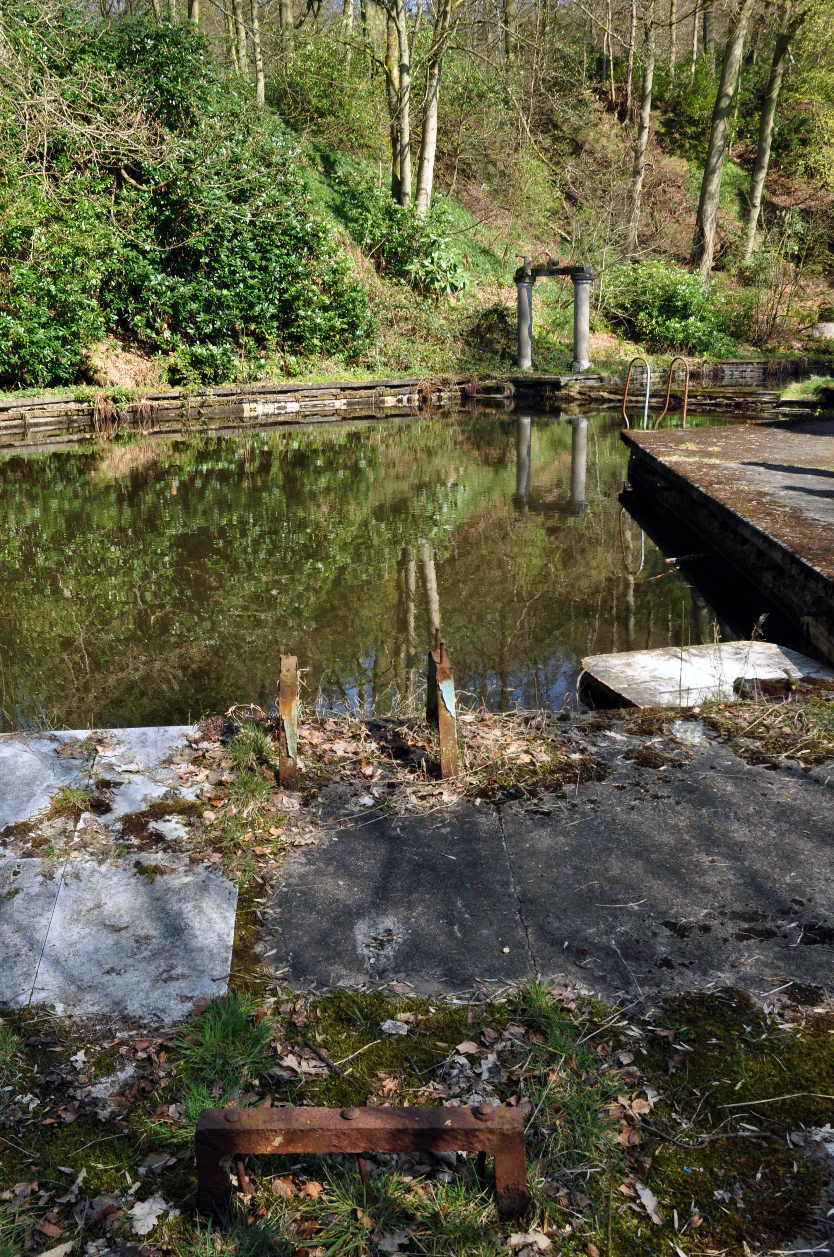 Park Hall Manor Pool – Little Hayfield – Modern Mooch