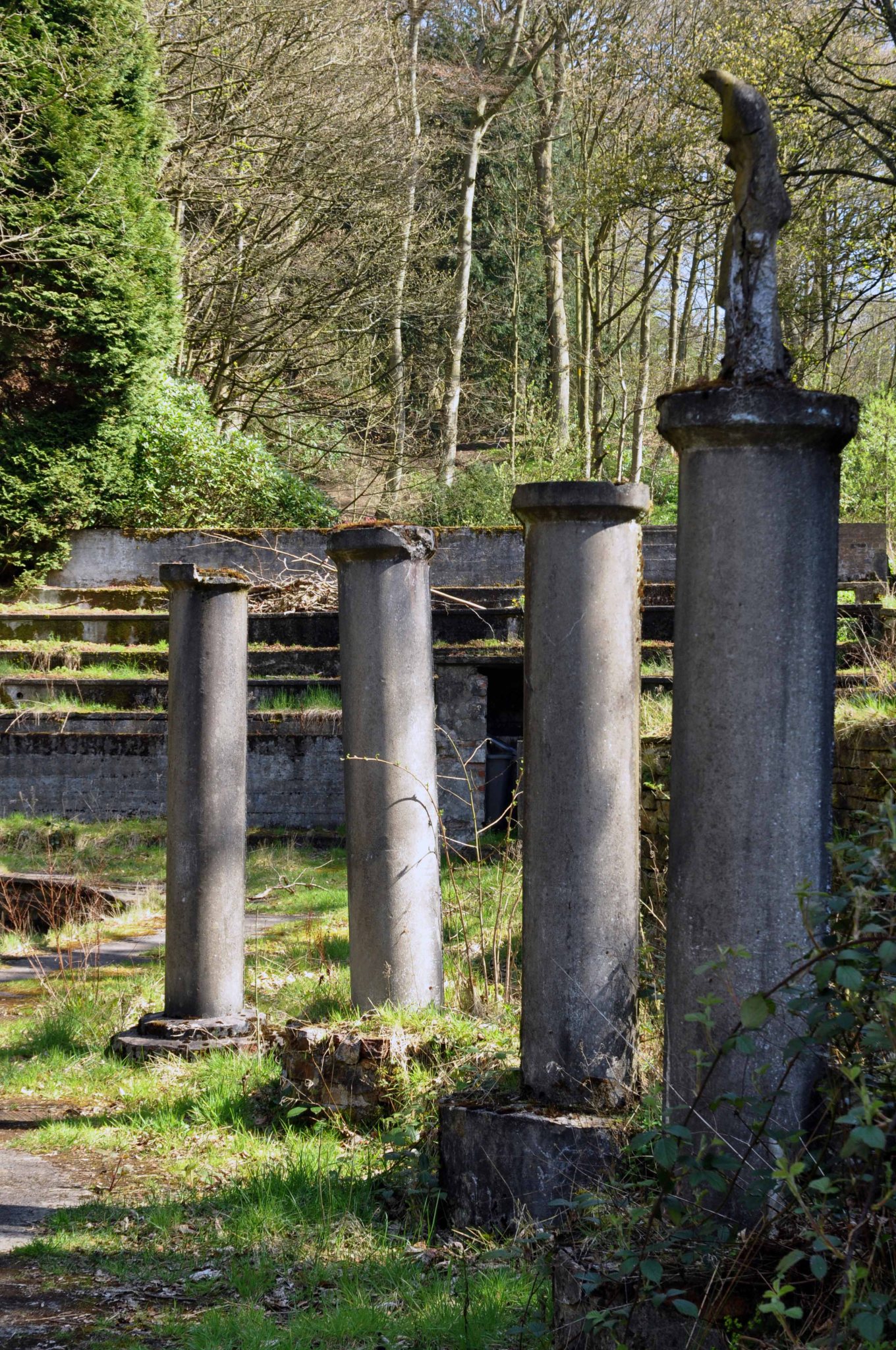 Park Hall Manor Pool – Little Hayfield – Modern Mooch