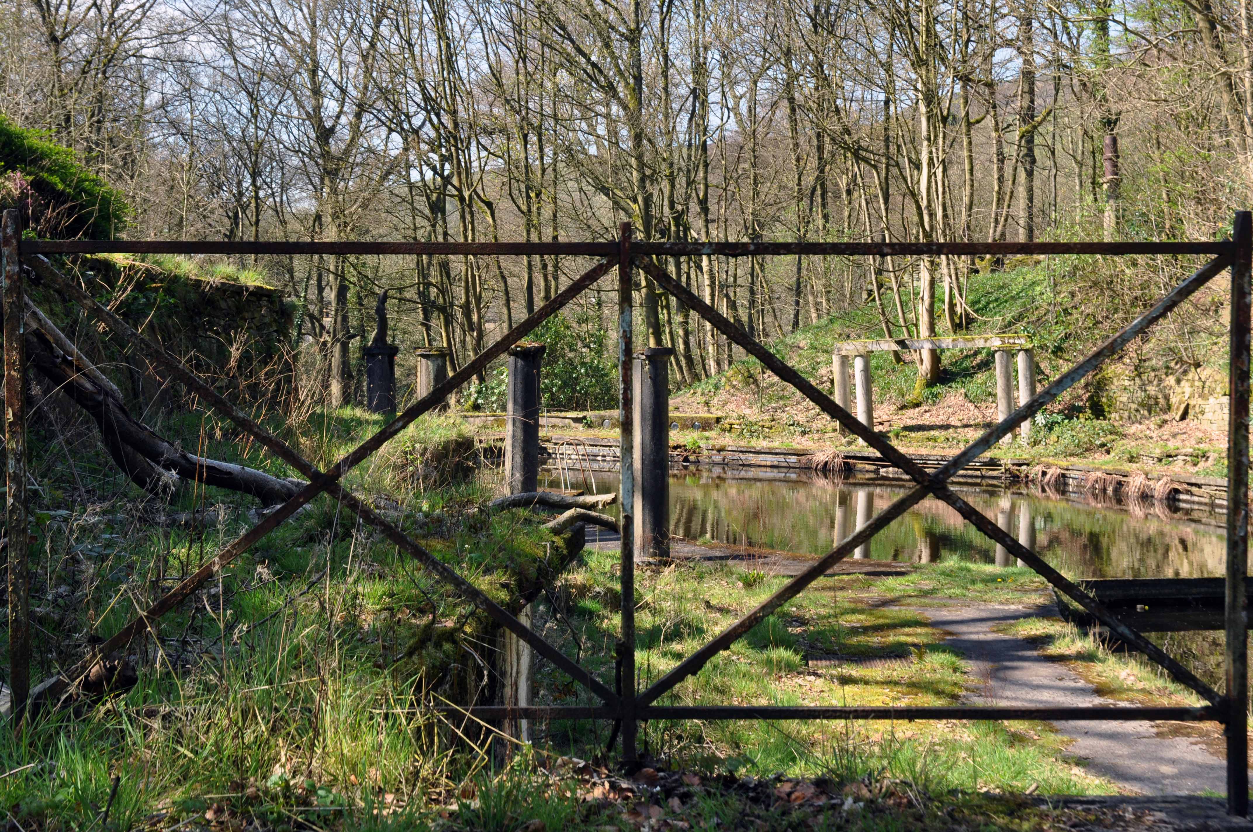 Park Hall Manor Pool – Little Hayfield – Modern Mooch