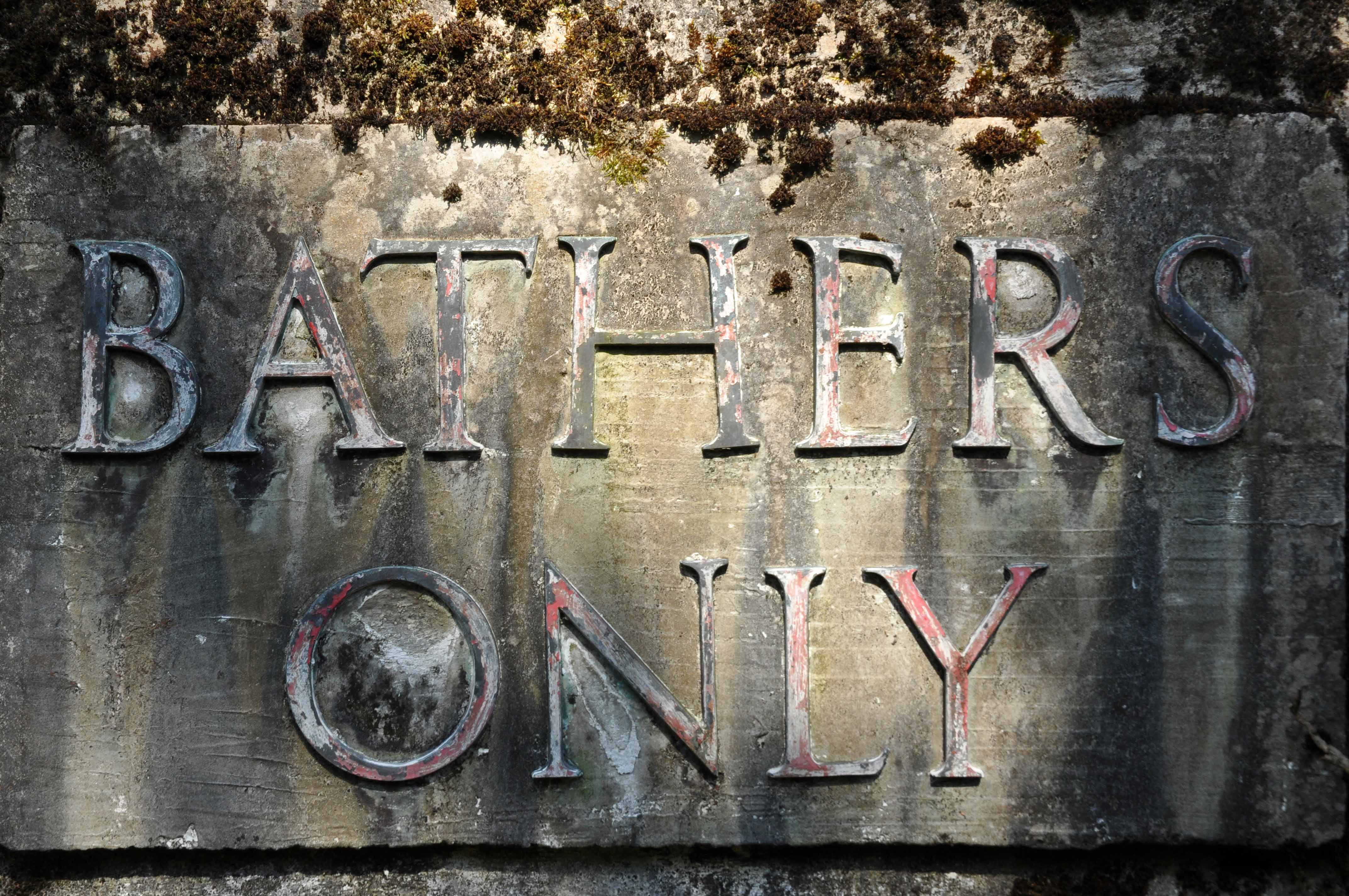 Park Hall Manor Pool – Little Hayfield – Modern Mooch