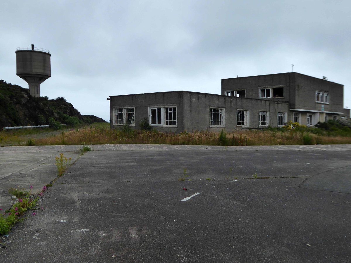 Octel Amlwch – Exteriors – Modern Mooch