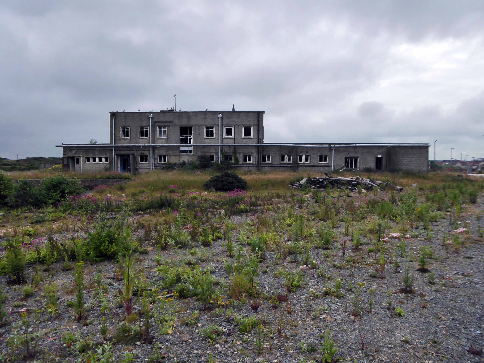 Octel Amlwch – Exteriors – Modern Mooch