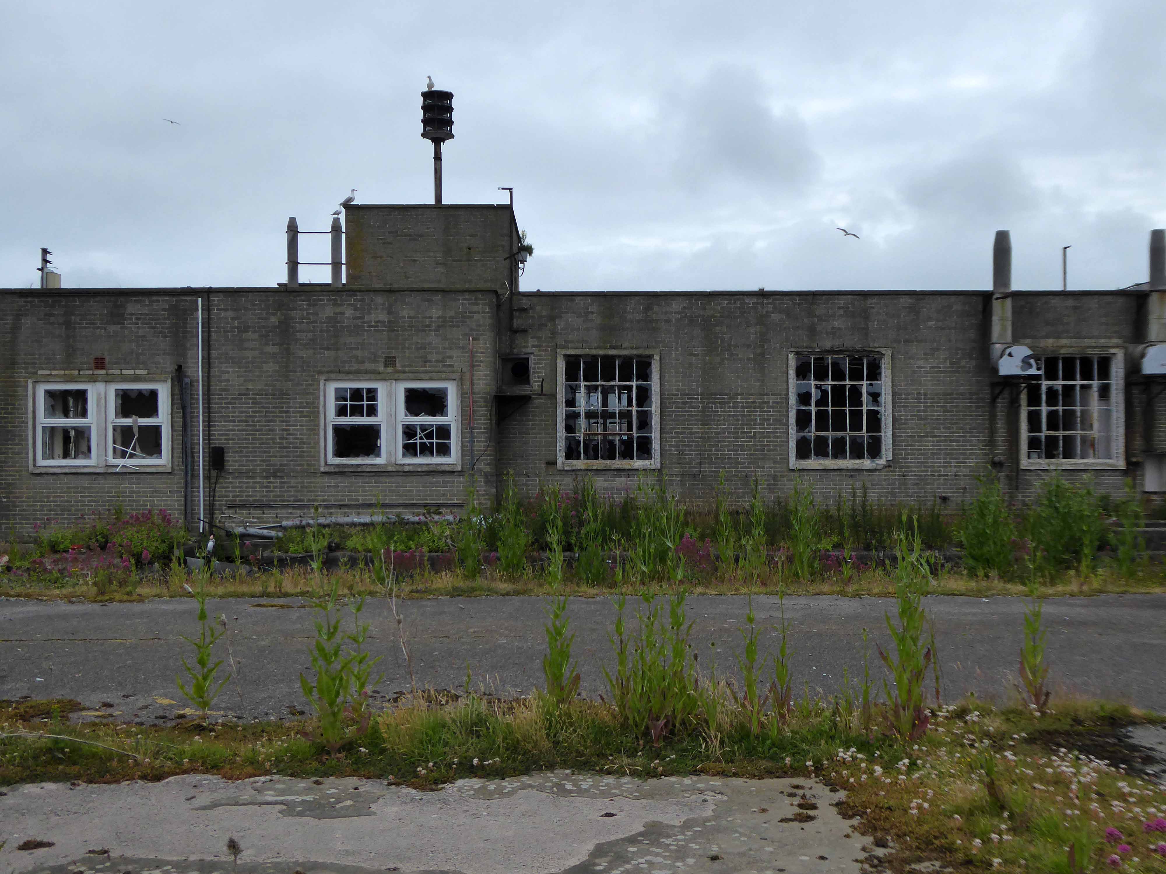 Octel Amlwch – Exteriors – Modern Mooch